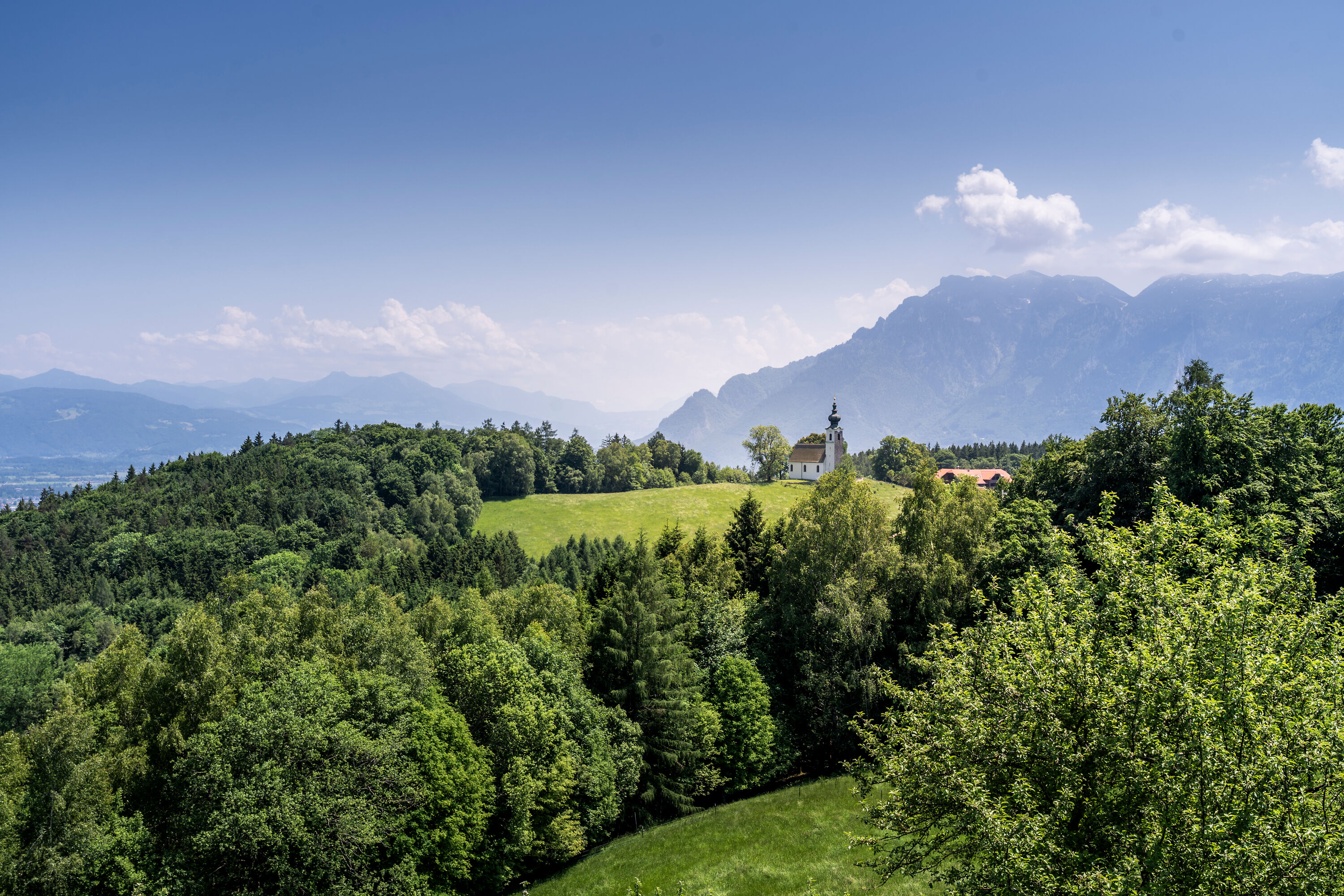 Church & pub: The Johannishögl in Piding | Berchtesgaden